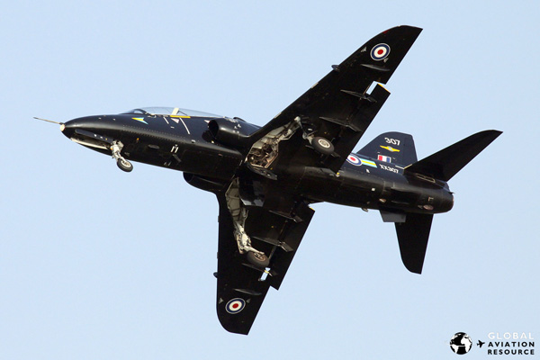 Airshows >> UK: Flt Lt Juliette Fleming - 2011 RAF Hawk Display ...