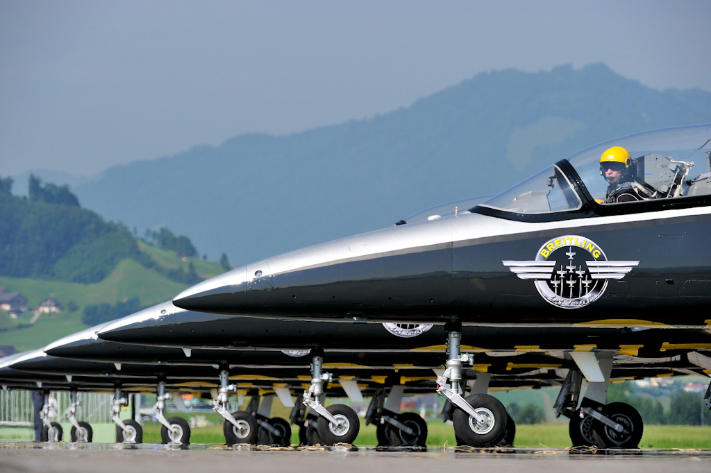 Airshows >> Europe: Cool Precision - the Breitling Jet Team - Global ...