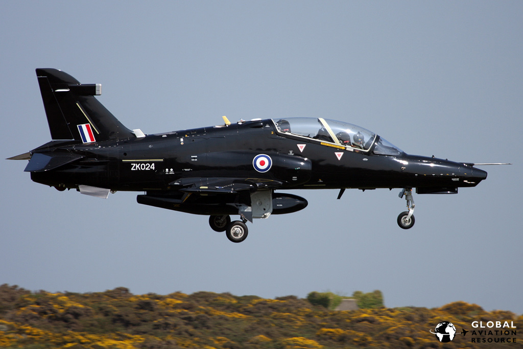 Military Aviation >> Royal Air Force: Hawk T.2 Gathers Pace at RAF ...